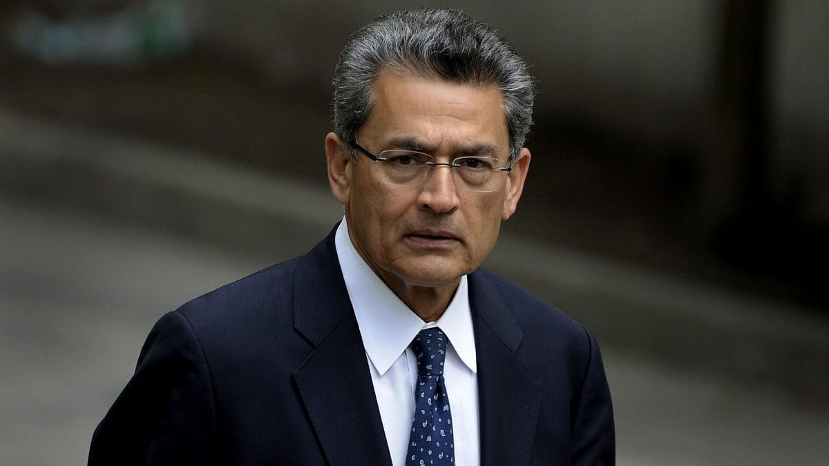Indian CEOs and rich IITians are giving Rajat Gupta a second chance