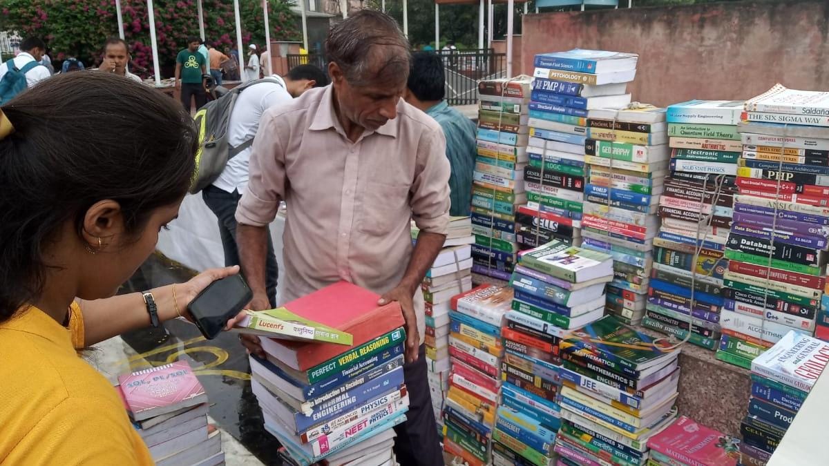 Newly shifted Daryaganj Sunday book market is caught in a bitter power ...
