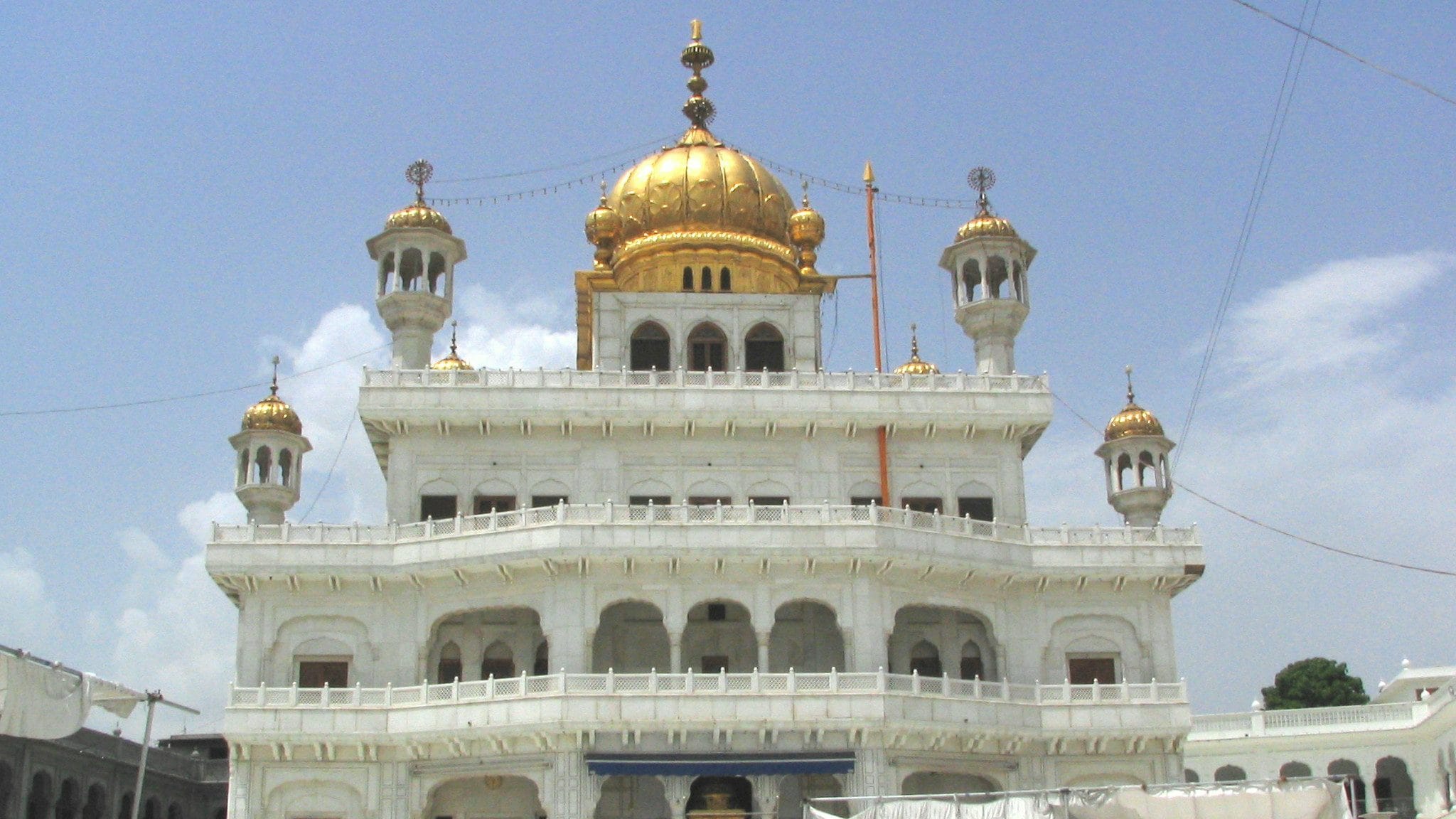 After complaints of 'saffronisation', Akal Takht mandates xanthic ...