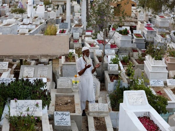 Karachi's dead running out of burial spaces as necropolis chock-full ...
