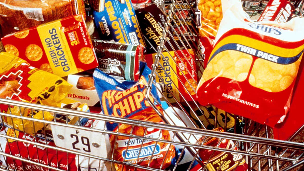 Cookies, chips, frozen meals—ultra-processed foods can cause cognitive ...