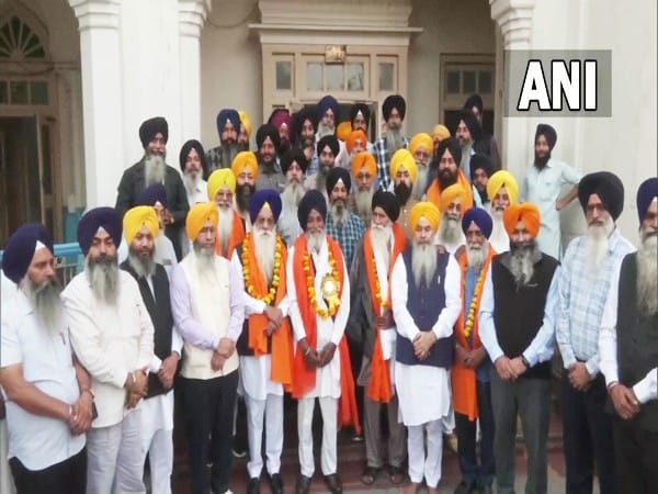 Indian consular team facilitating safety, security of Sikh jatha ...