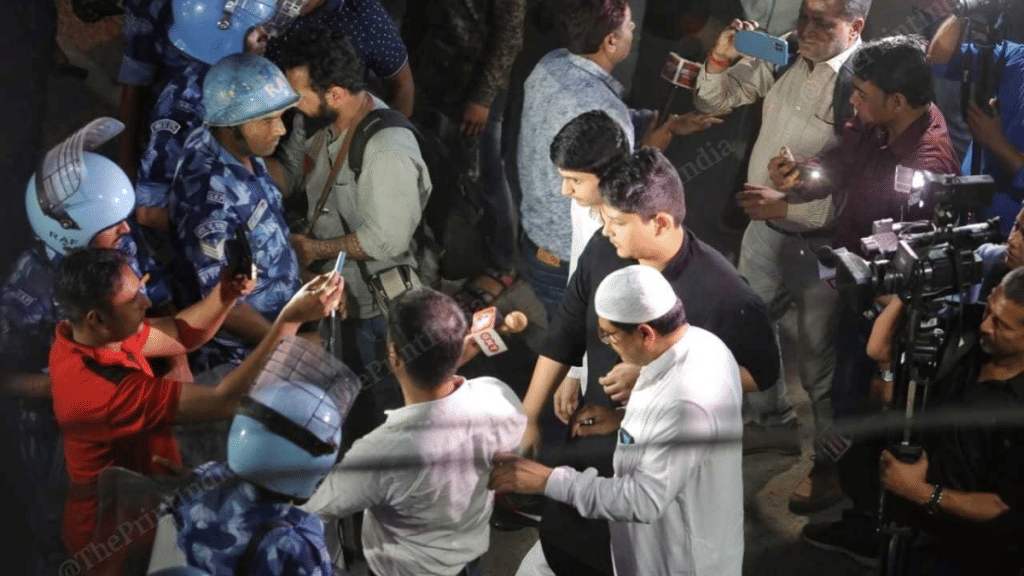 Atiq Ahmed & brother Ashraf buried at Kasari Masari graveyard in ...