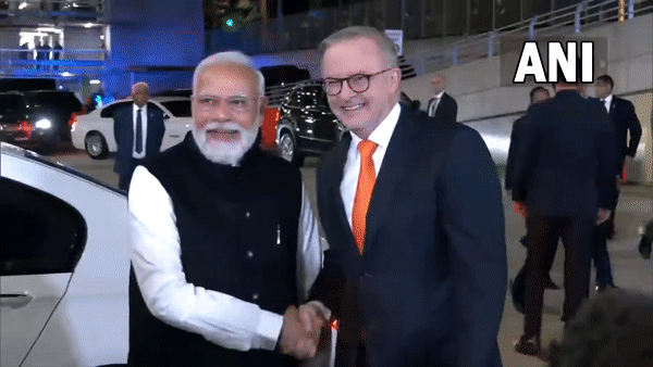 PM Modi welcomed with Vedic chants at Sydney stadium – ThePrint