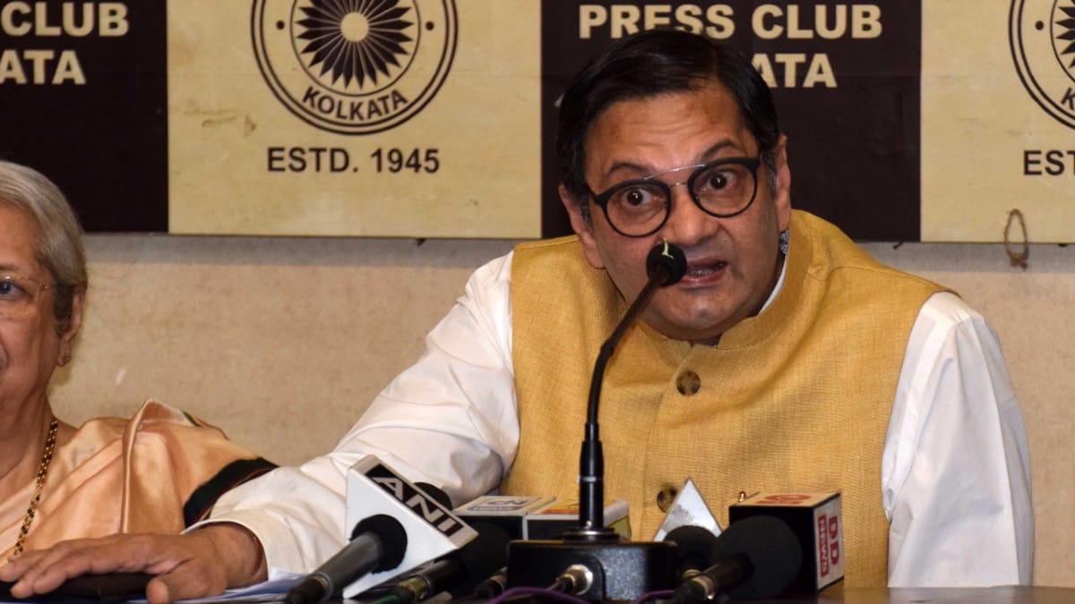 'Savarkar was Hindu fanatic, Netaji was secular leader' — Bose's ...