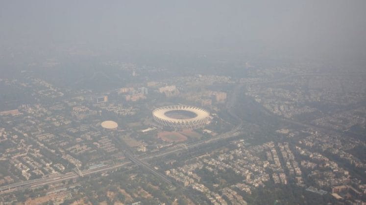 Toxic haze engulfing Delhi sets off alarm bells, worsening air quality ...