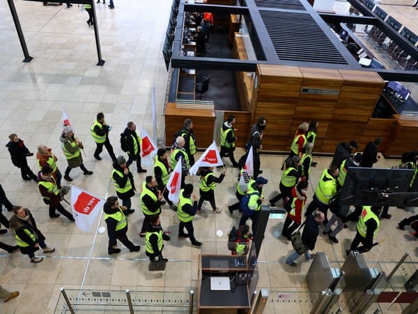 Germany: Public transport workers in nationwide strike over pay, hours ...