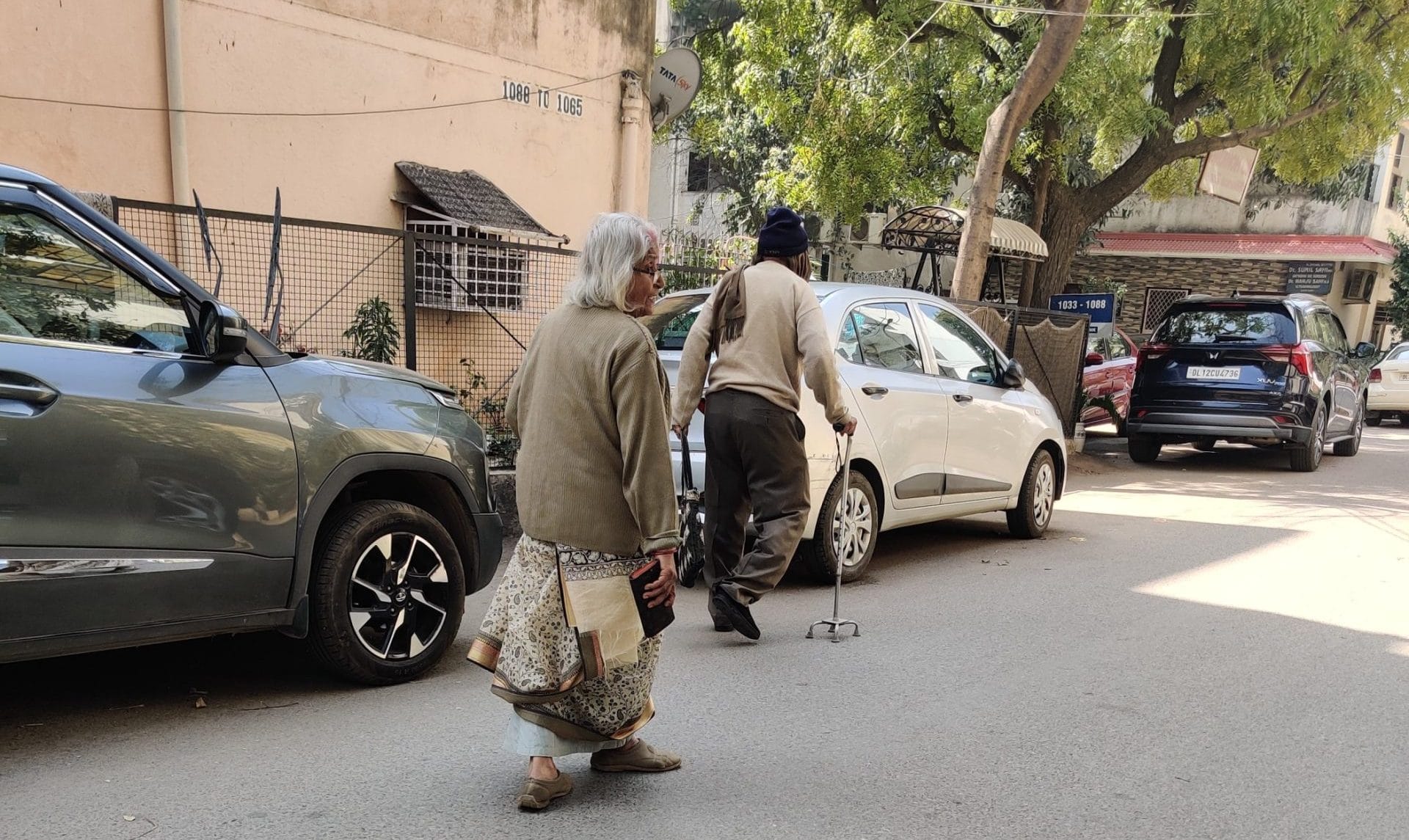Noida RWAs informing elderly about Savera urgent help scheme