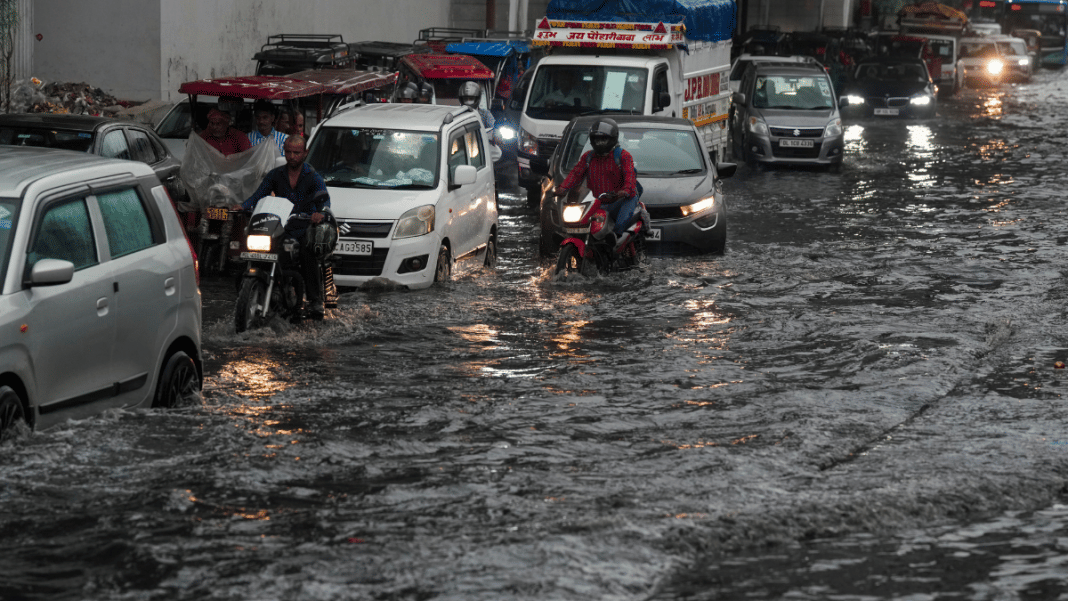 Heavy rain, thunderstorm lash parts of Delhi, commuters complain of ...