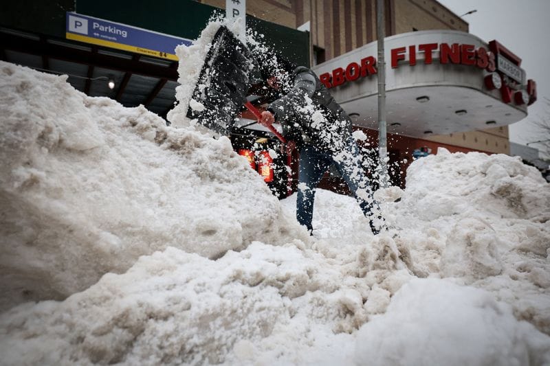 Millions of Americans, digging out after deadly snowstorm, face days of ...