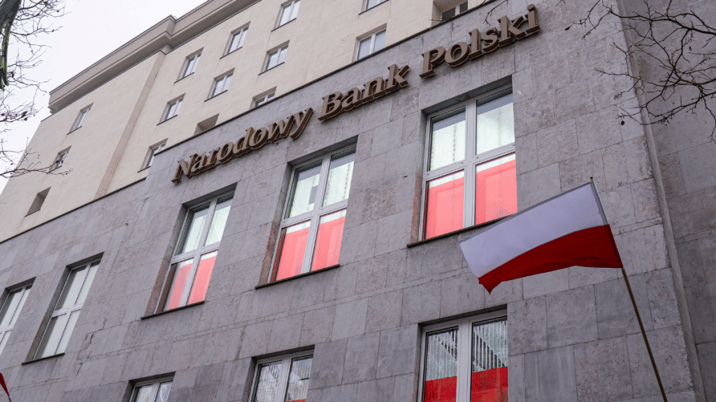 Polish Central Bank approves plan to buy 150 tons of gold, lifting ...