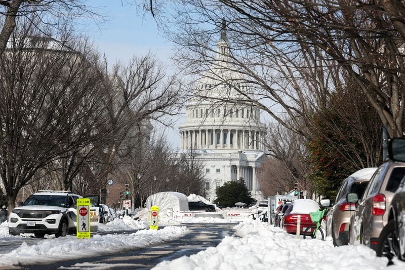 Winter storm kills dozens as cold lingers in central and eastern U.S ...
