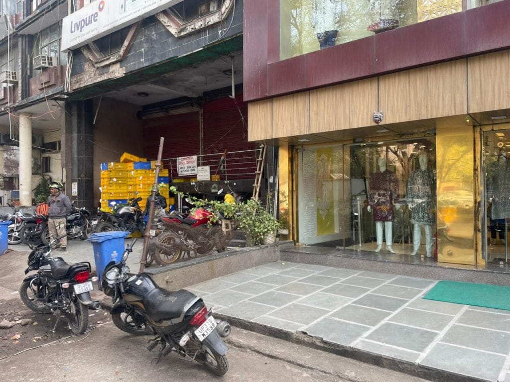 India's Dark Store phenomenon. Blinkit, Swiggy, Zepto are changing ...