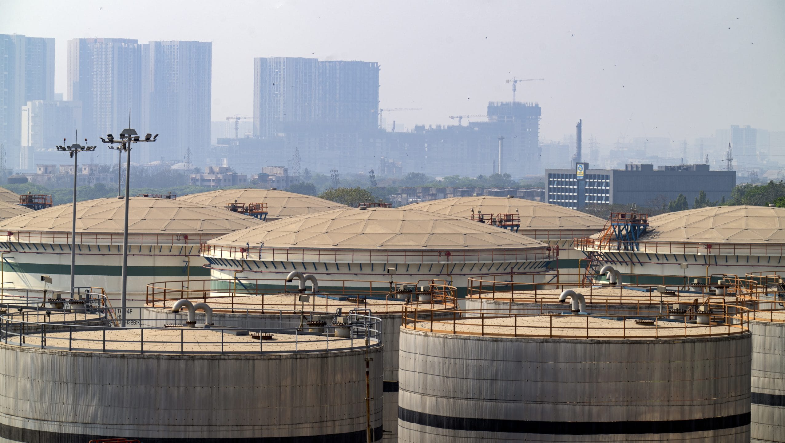 India plans month-long fuel reserves to improve energy security