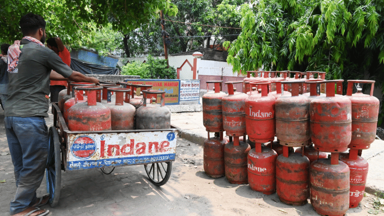 OMCs losing Rs 600-700 cr daily despite LPG price hike, diesel under ...